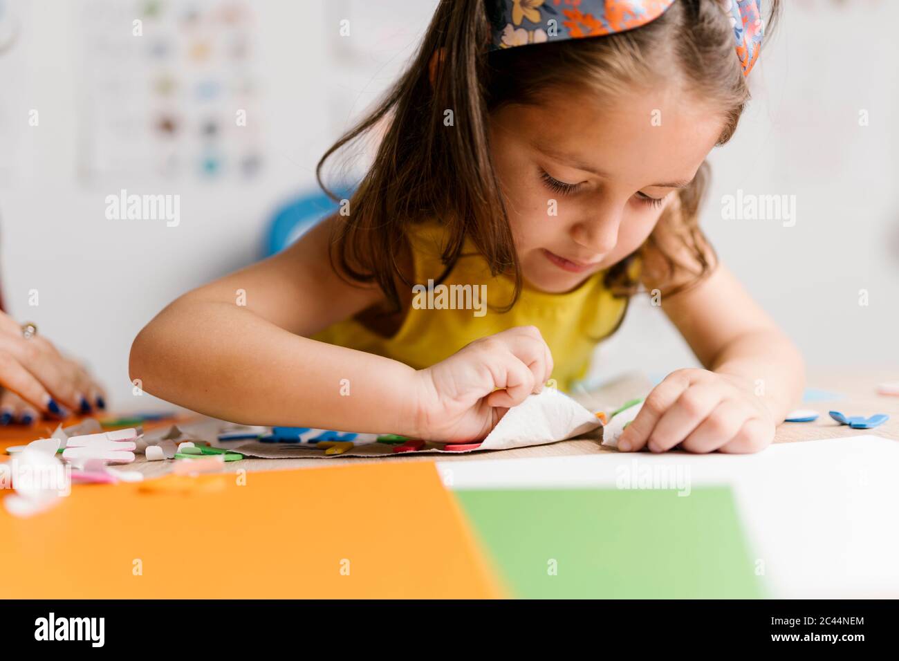 Girl doing crafts hi-res stock photography and images - Alamy