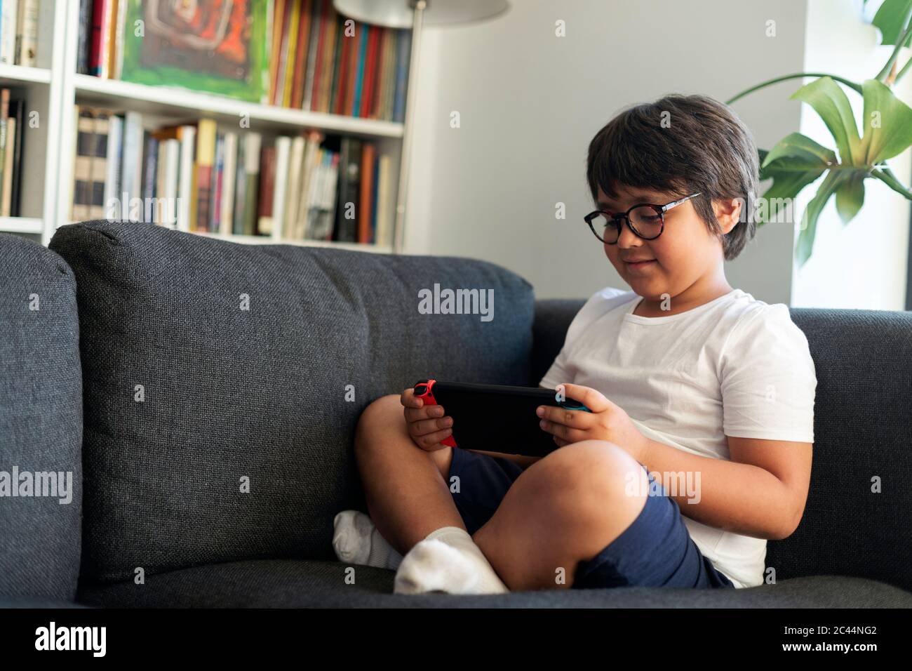 Children playing video games hi-res stock photography and images - Alamy