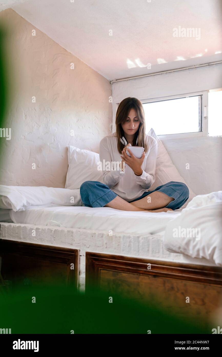 Serious note hi-res stock photography and images - Alamy