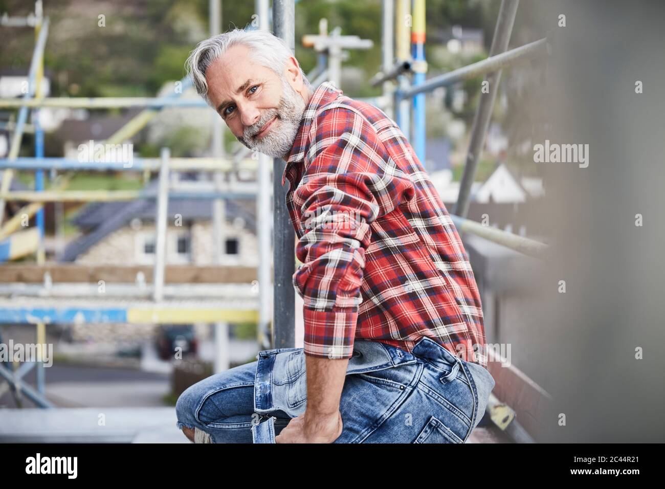 Smiling construction worker hi-res stock photography and images - Alamy