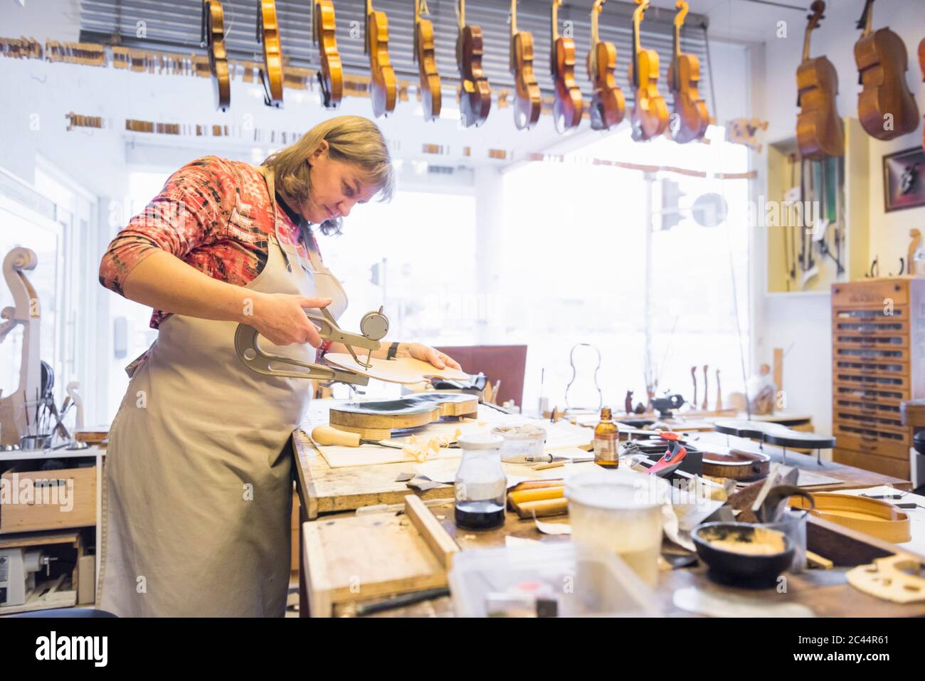 Female violin maker at work in her workshop Stock Photo - Alamy
