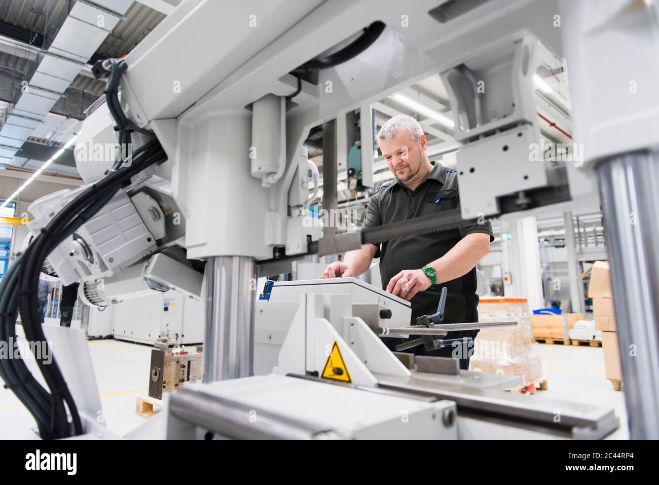 Man operating machine hi-res stock photography and images - Alamy
