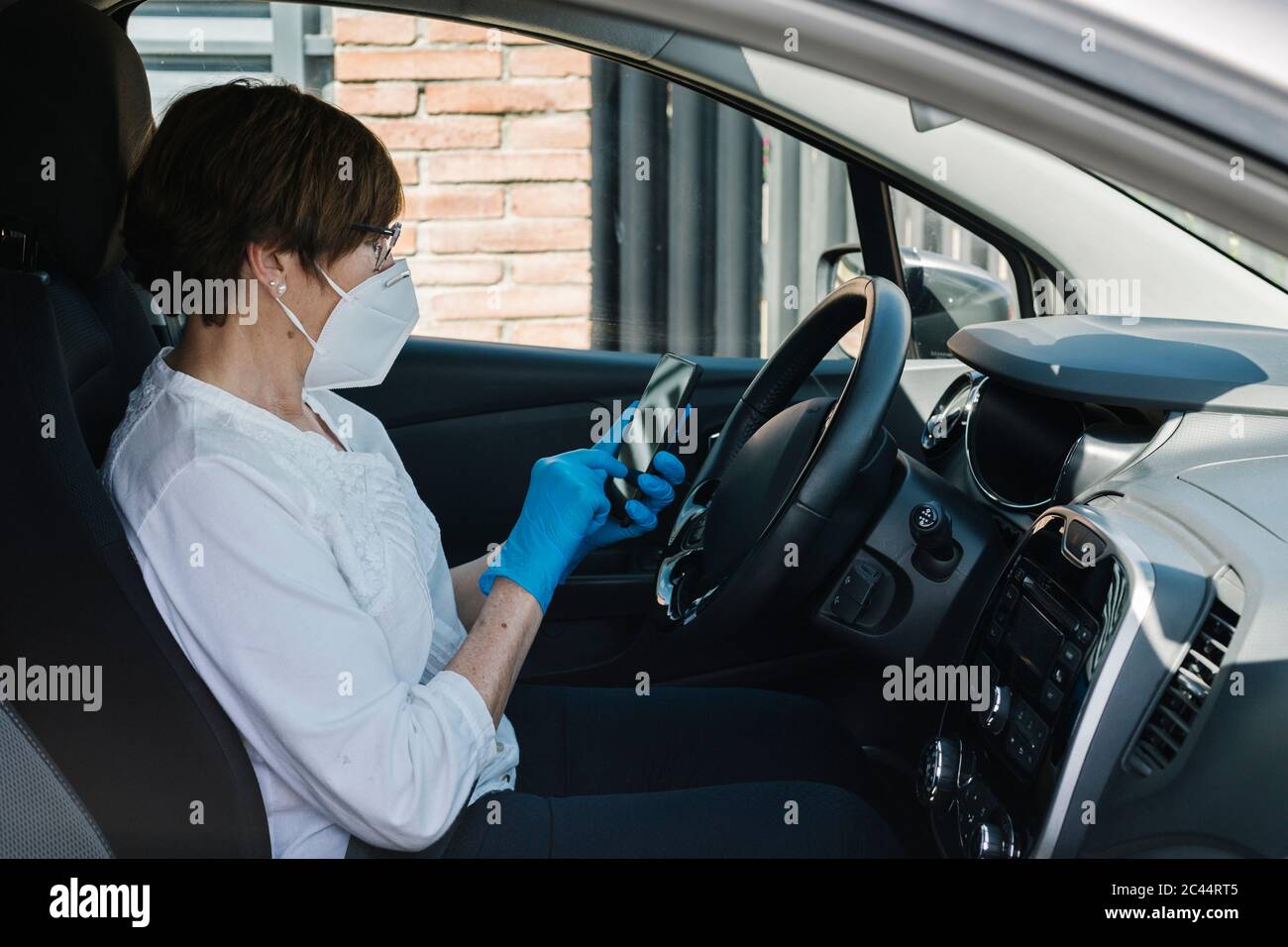 Woman wearing glasses texting hi-res stock photography and images - Alamy