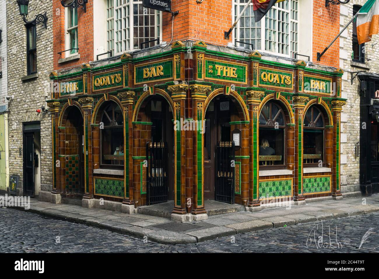 Ireland pub customers green hi-res stock photography and images - Alamy