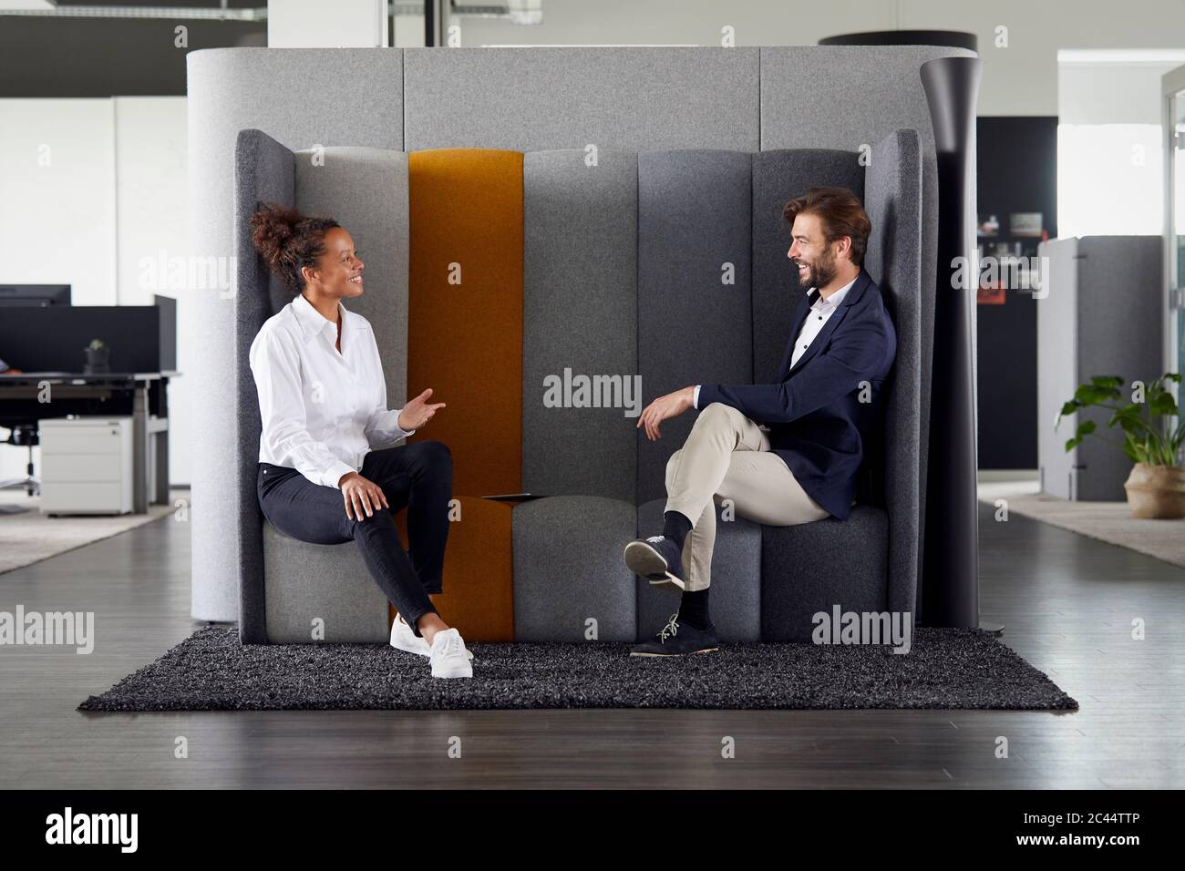 Keeping distance hi-res stock photography and images - Alamy