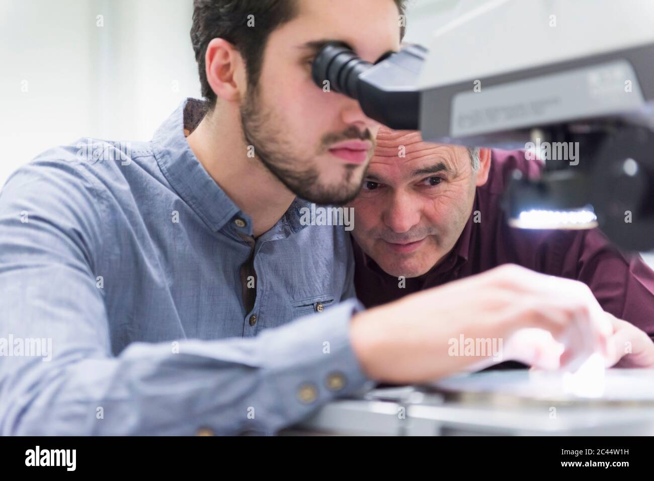 Man microscope hi-res stock photography and images - Alamy