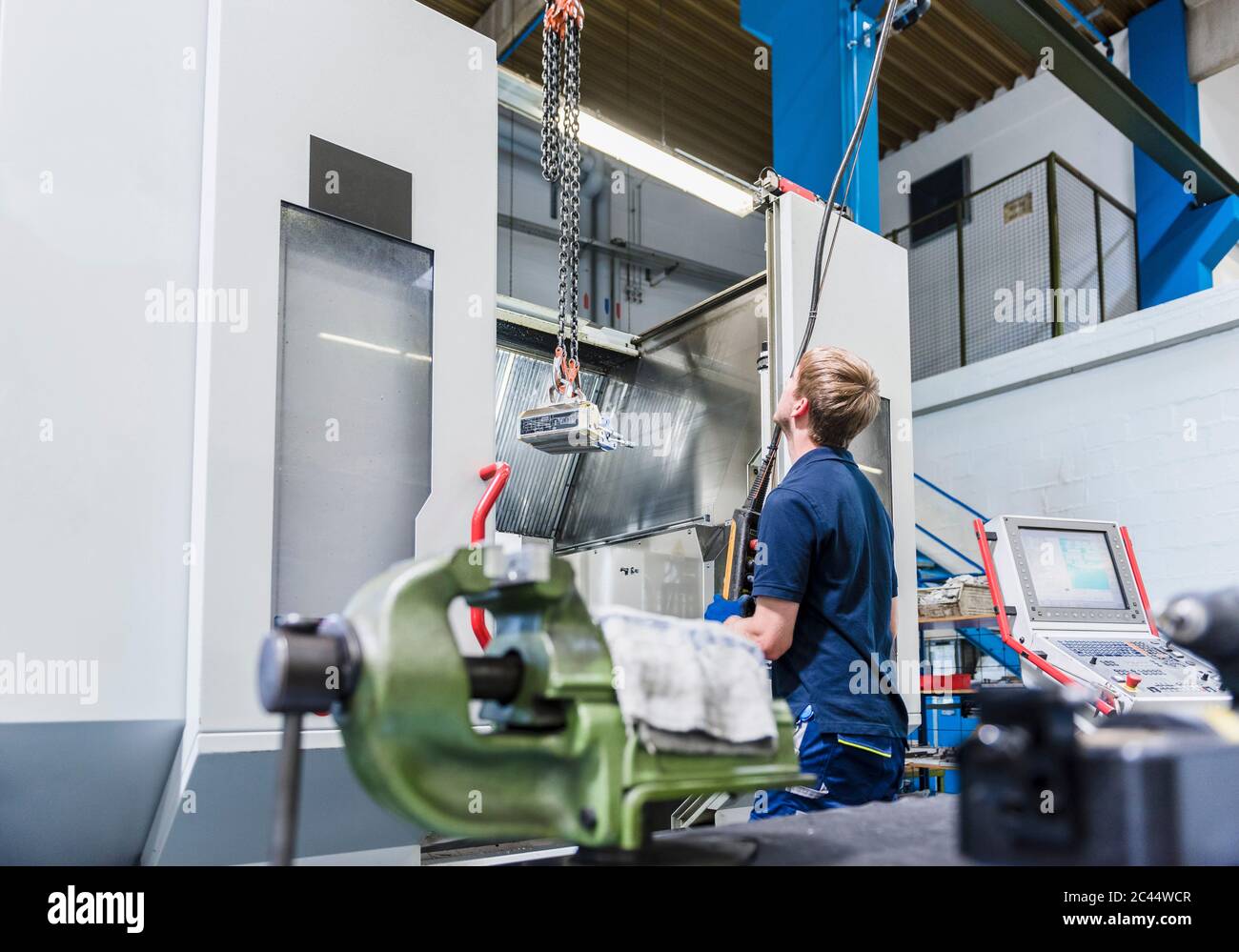 Man operating a crane hi-res stock photography and images - Alamy
