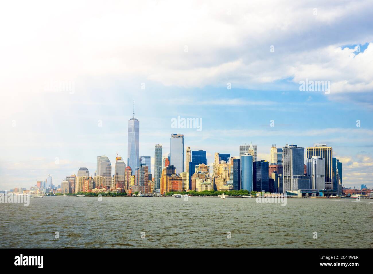 Sunlight illuminating manhattan skyline hi-res stock photography and ...