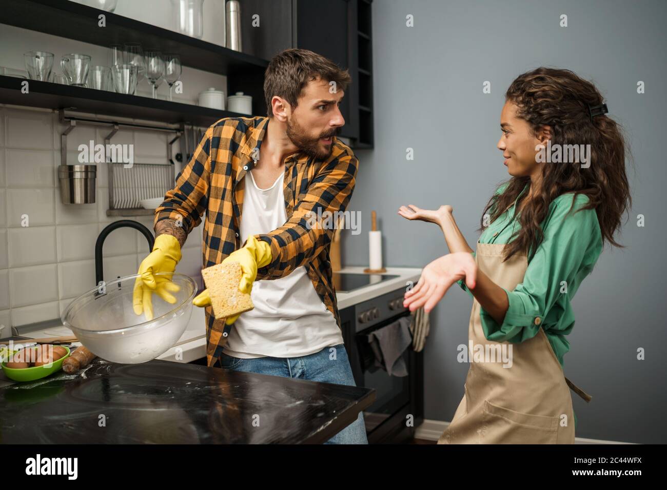 Angry black couple hi-res stock photography and images - Alamy
