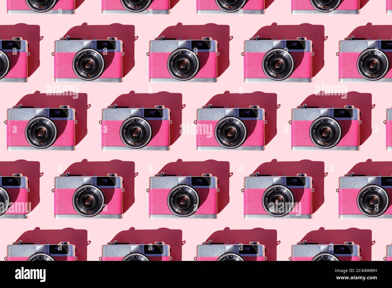Seamless pattern of rows of vintage analog cameras Stock Photo - Alamy