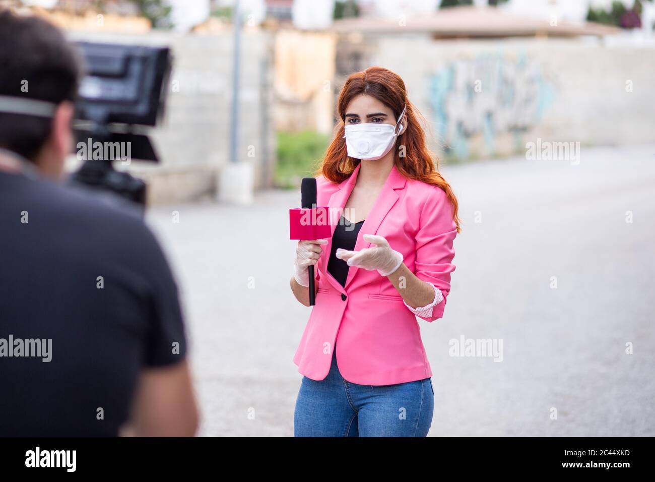 Man working on road hi-res stock photography and images - Alamy