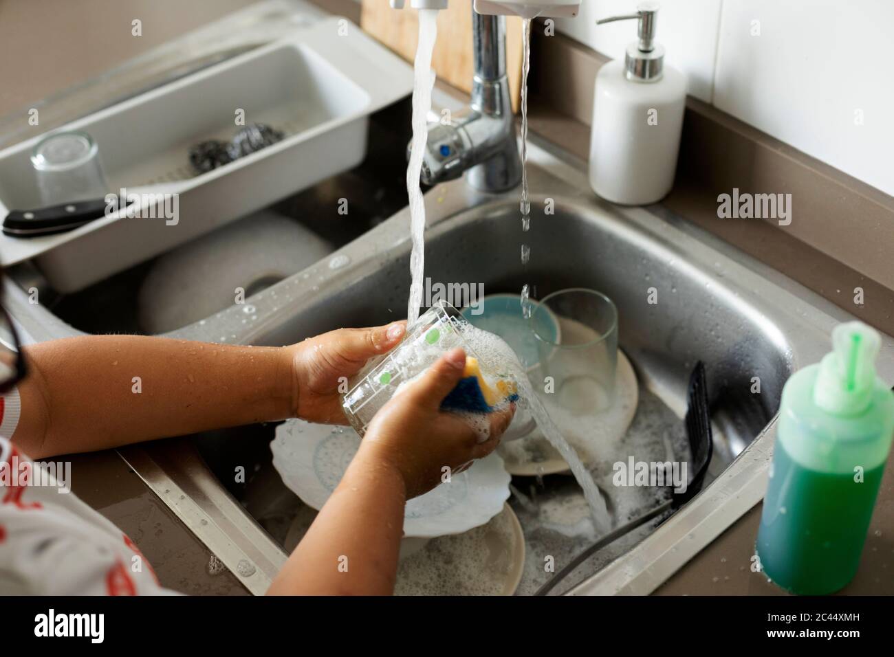 Boy washing dishes hi-res stock photography and images - Alamy