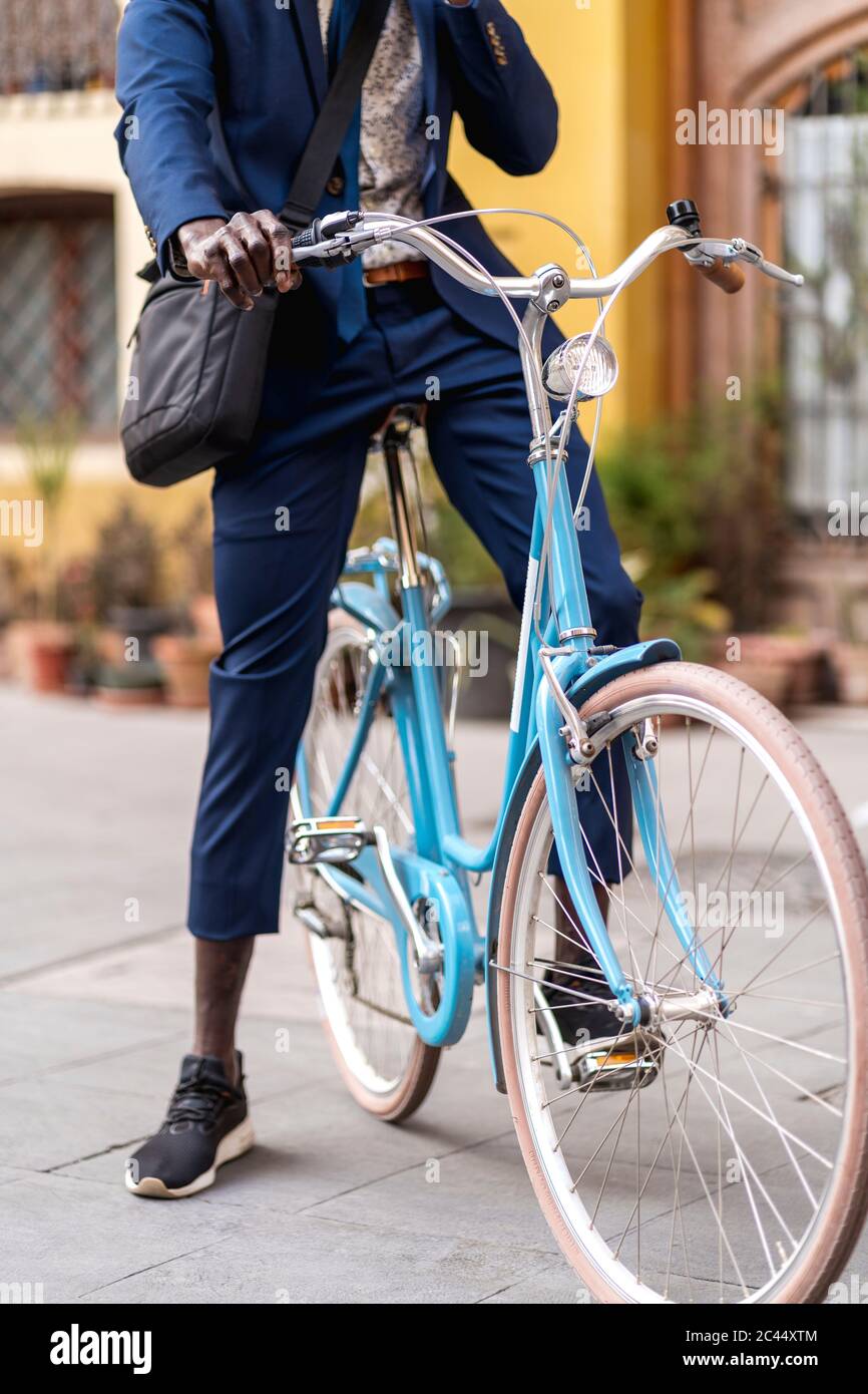 Light blue bicycle hi-res stock photography and images - Alamy