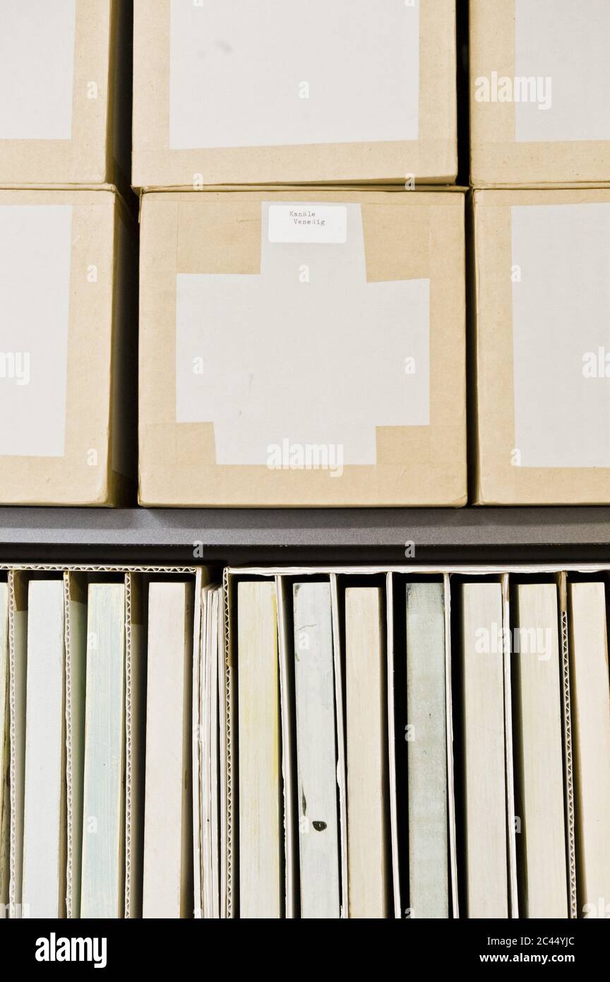 Archive boxes hi-res stock photography and images - Alamy