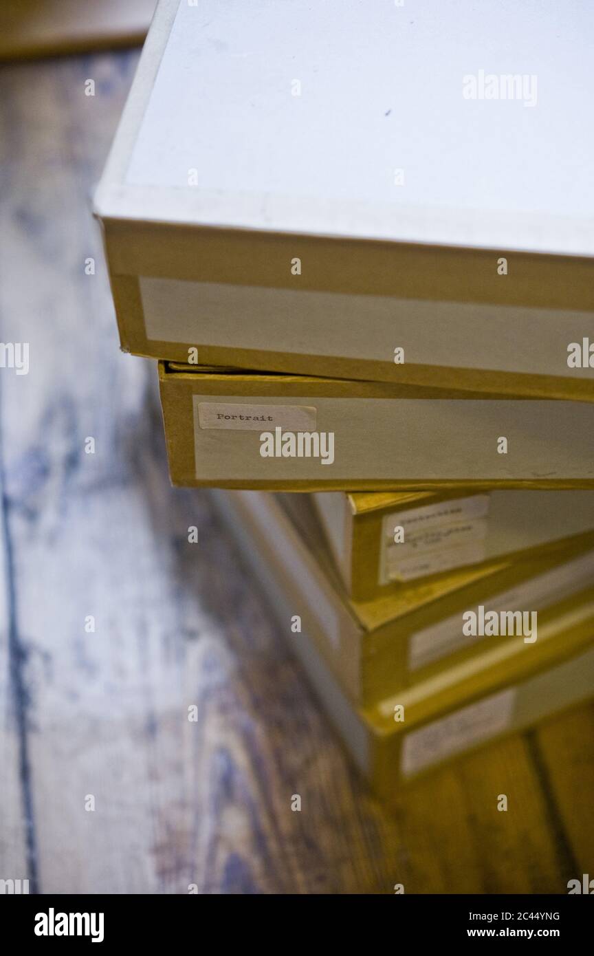 Archive boxes hi-res stock photography and images - Alamy