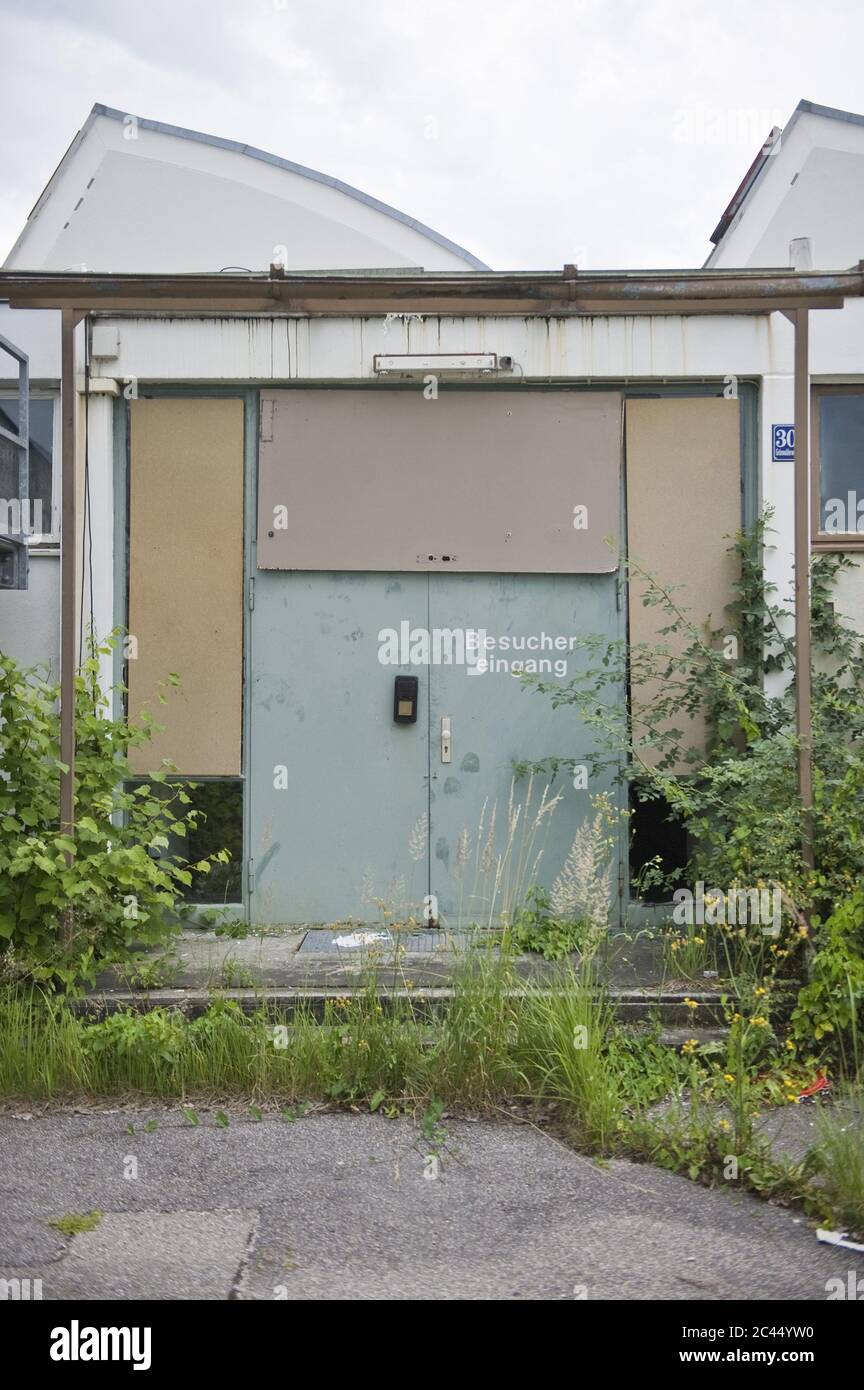 Closed factory building Stock Photo - Alamy