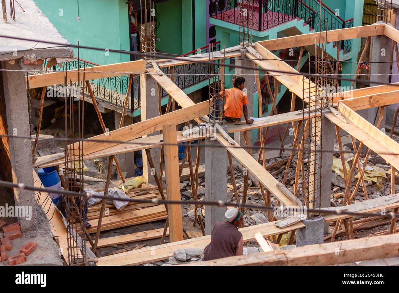 India construction scaffold scaffolding hi-res stock photography and ...