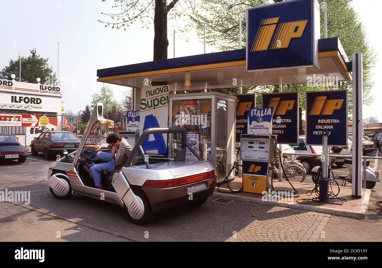 Fabrizio Giugiaro driving the Italdesign VW Machimoto to a race day at ...