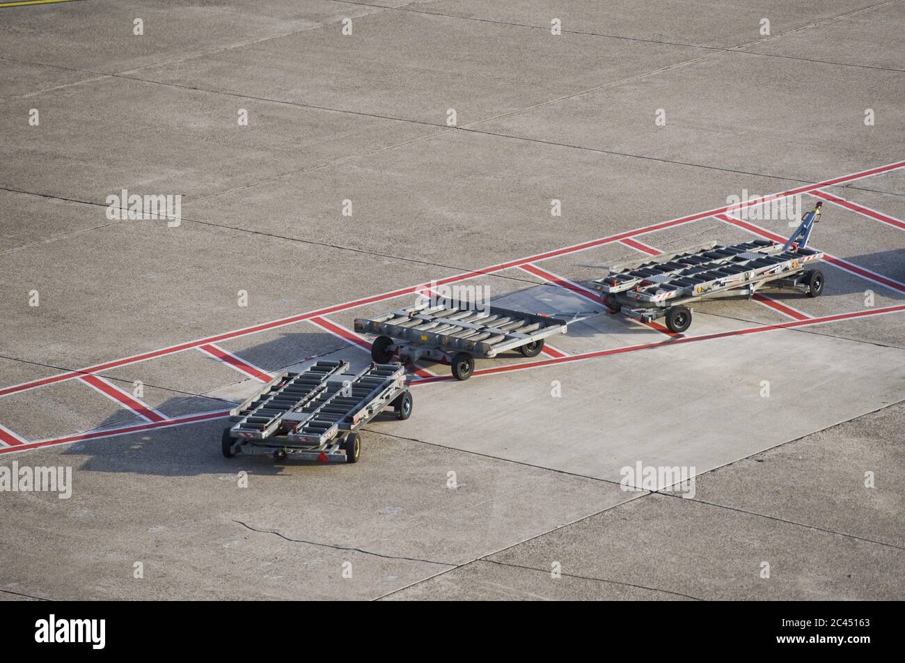 Runway, Dusseldorf Airport, Germany Stock Photo - Alamy