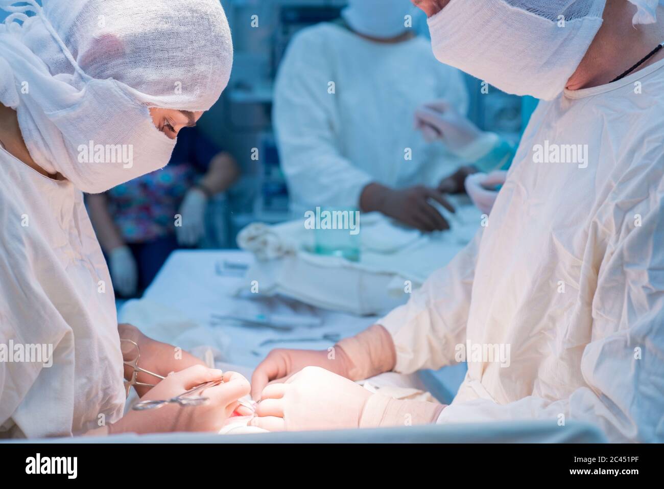 Pediatric surgeon hi-res stock photography and images - Alamy