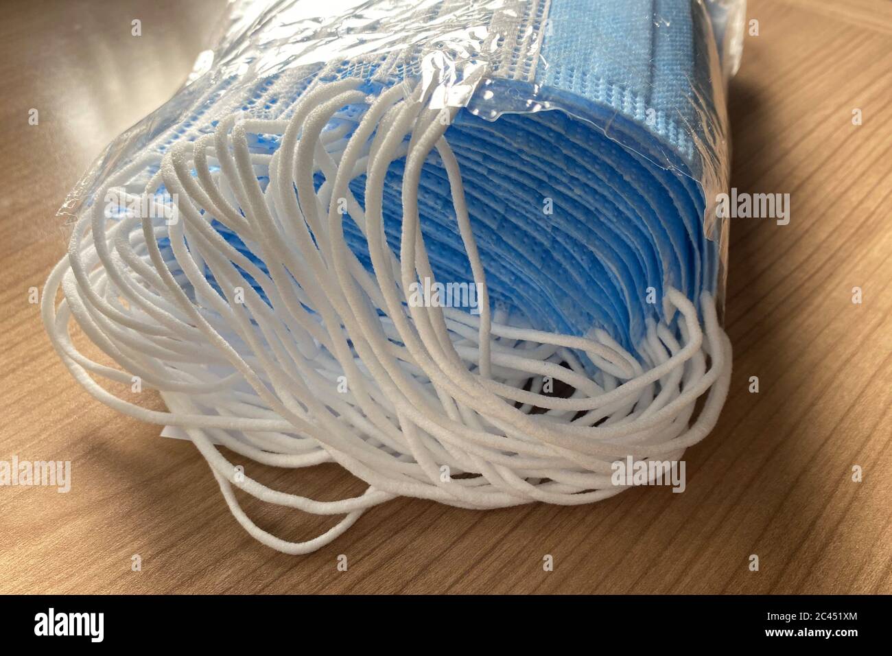 Disposable mouth protection hi-res stock photography and images - Alamy