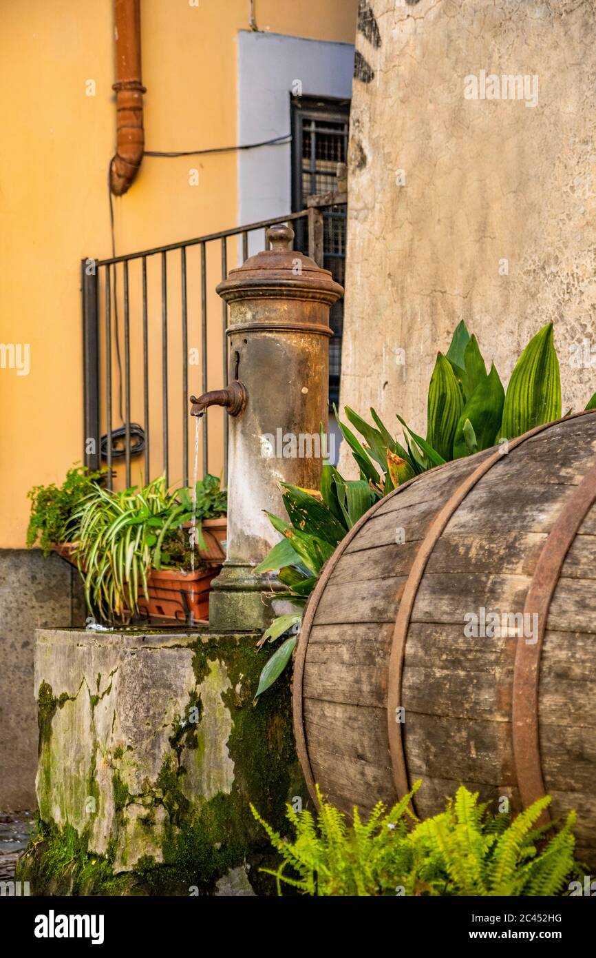 Roman wine barrel hi-res stock photography and images - Alamy