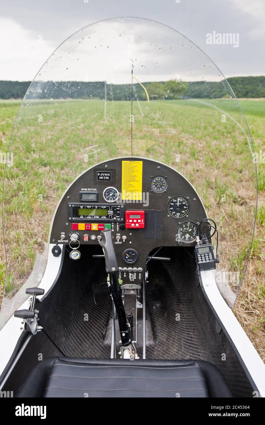 Ultra easy airplane hi-res stock photography and images - Alamy