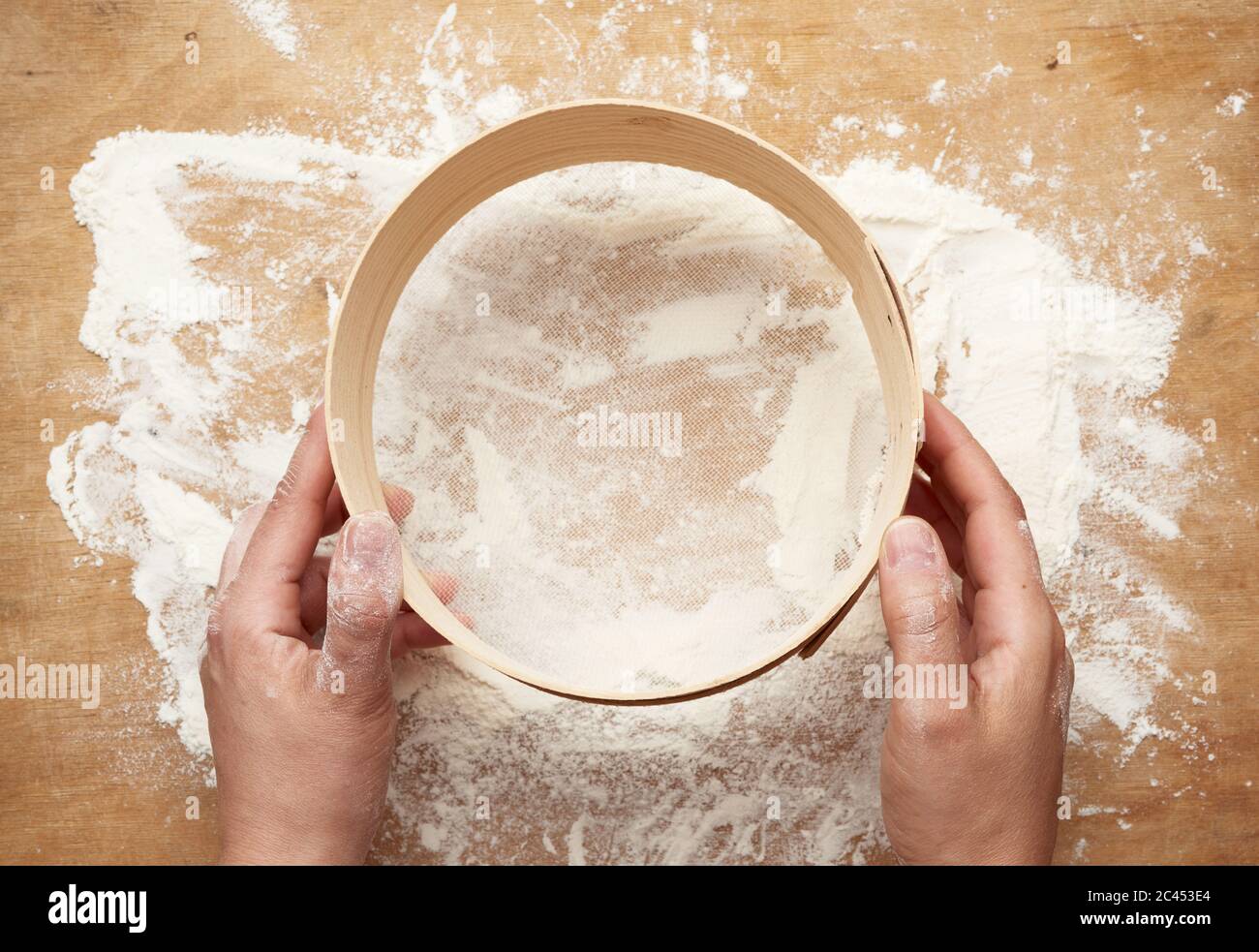 Two female hands sift white hi-res stock photography and images - Alamy