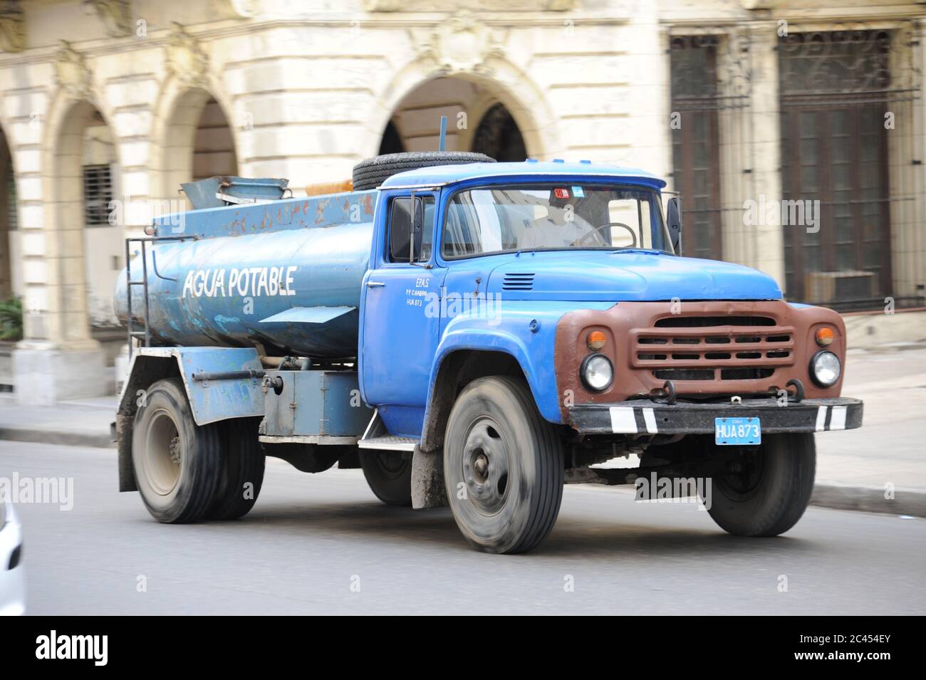 Water tank truck in the old town of Havana, Cuba Stock Photo - Alamy