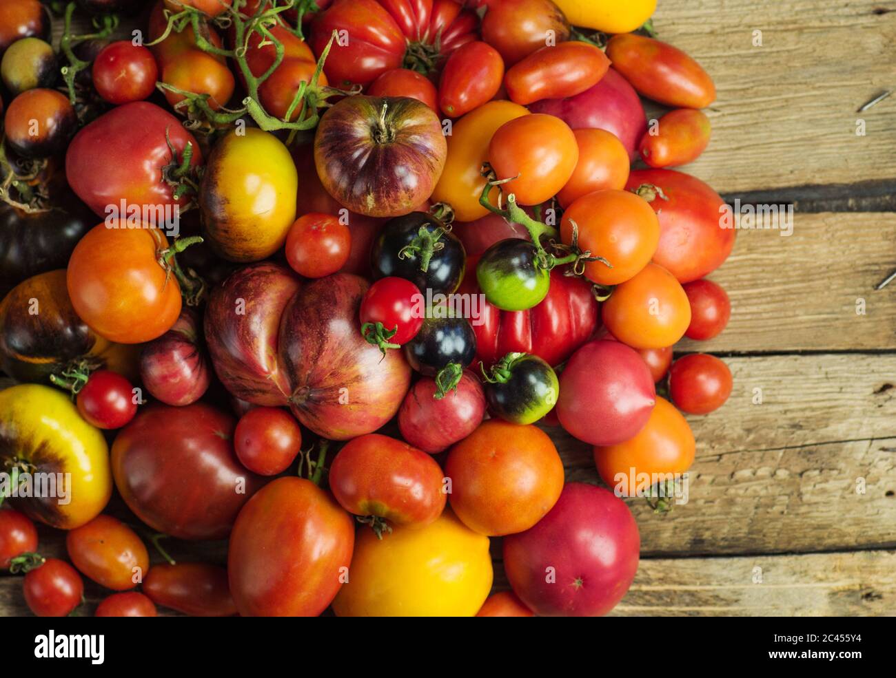 Big and small tomato hi-res stock photography and images - Alamy