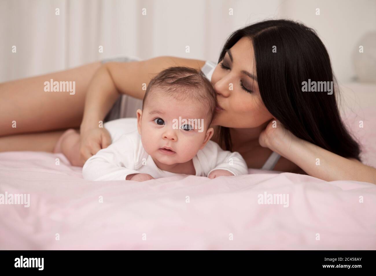 Mom and baby in bed hi-res stock photography and images - Alamy