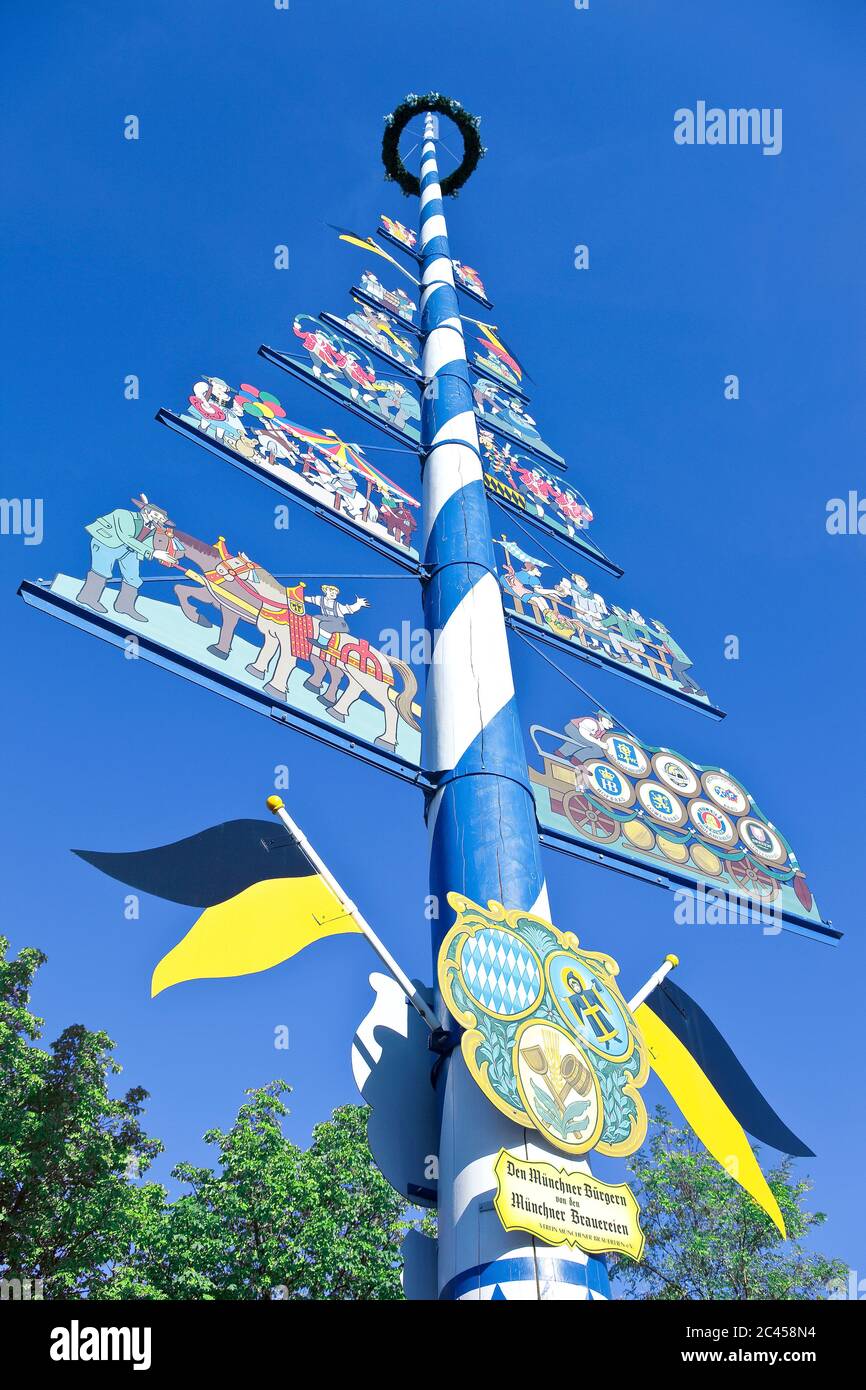 Maypole on the Viktualienmarkt, Munich, Bavaria, Germany Stock Photo ...