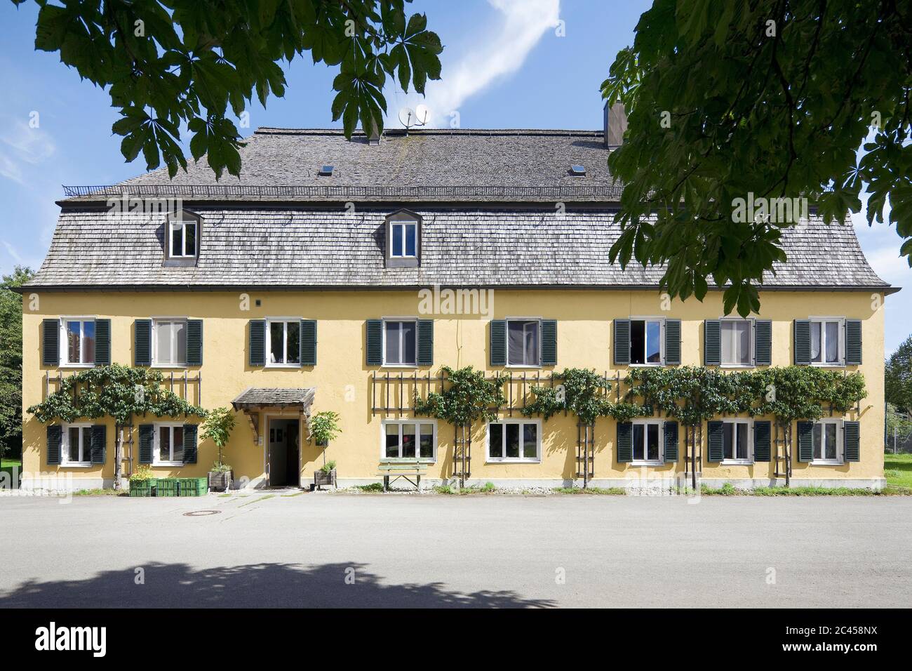 Manor house in Munich, Bavaria, Germany Stock Photo - Alamy