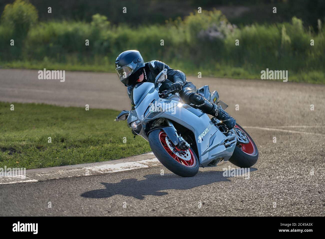 Speeding round a race circuit hi-res stock photography and images - Alamy