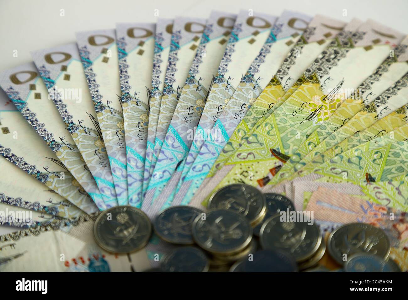 Qatar Currency Note and Coins , 500.100.50.10.5.1 Stock Photo - Alamy