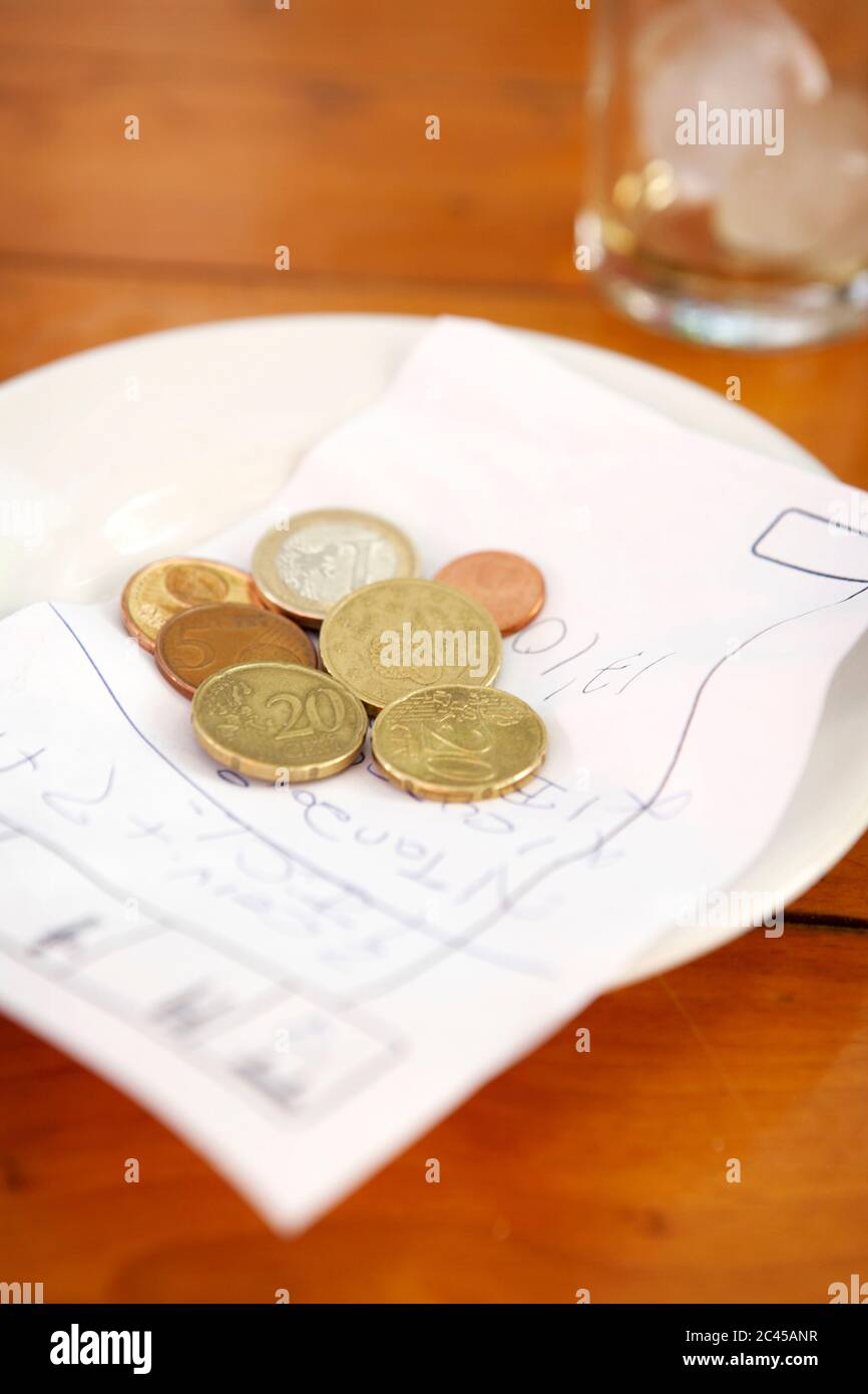 Tipping money hi-res stock photography and images - Alamy