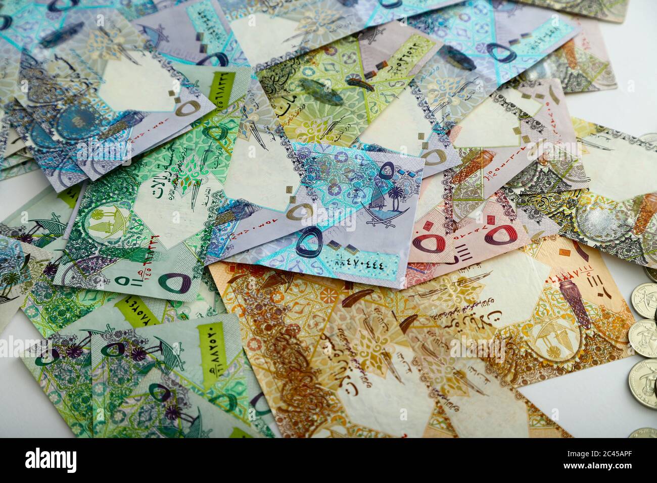 Qatar 100 rial hi-res stock photography and images - Alamy