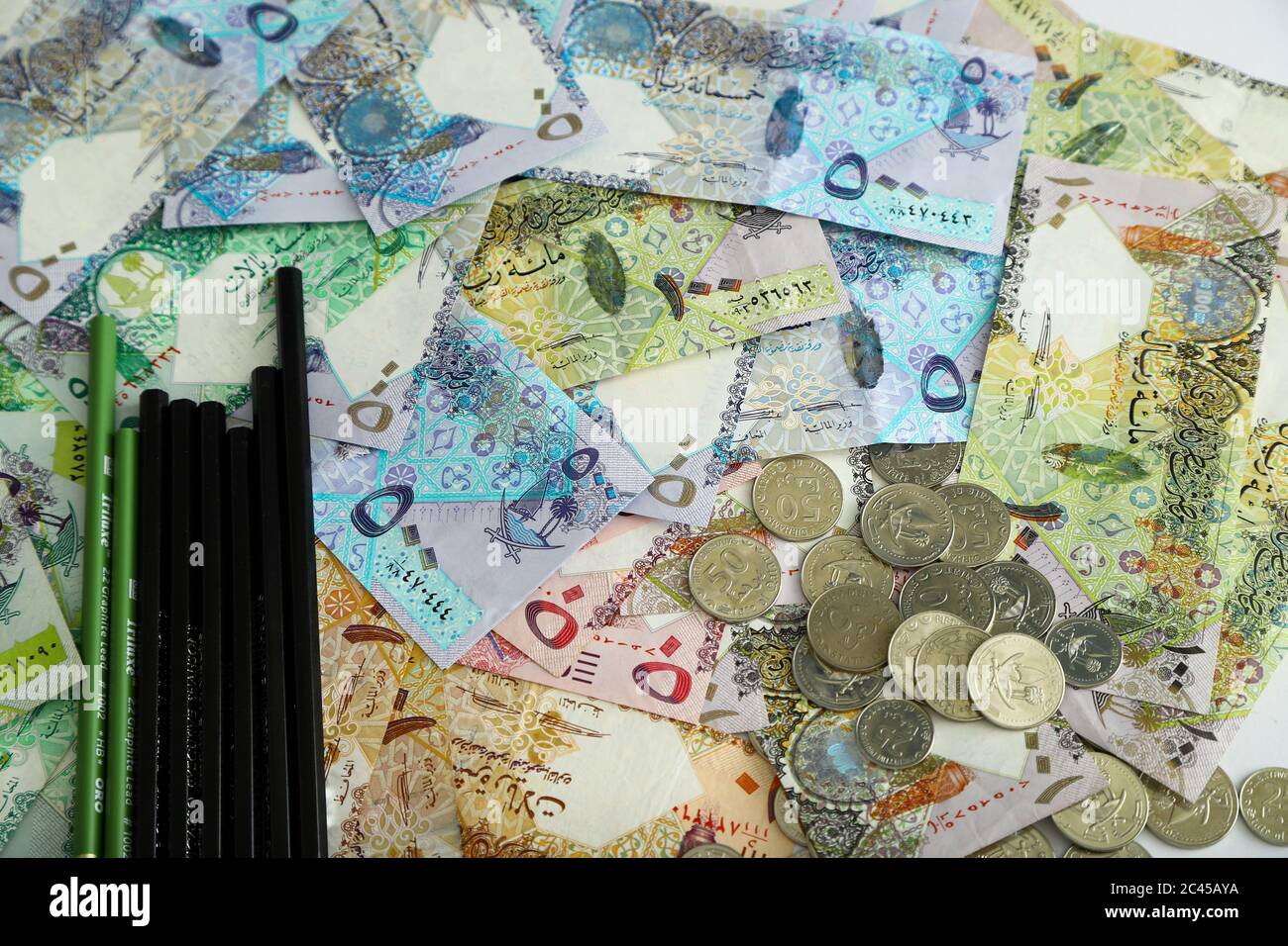 Qatar Currency Note and Coins , 500.100.50.10.5.1 Stock Photo - Alamy