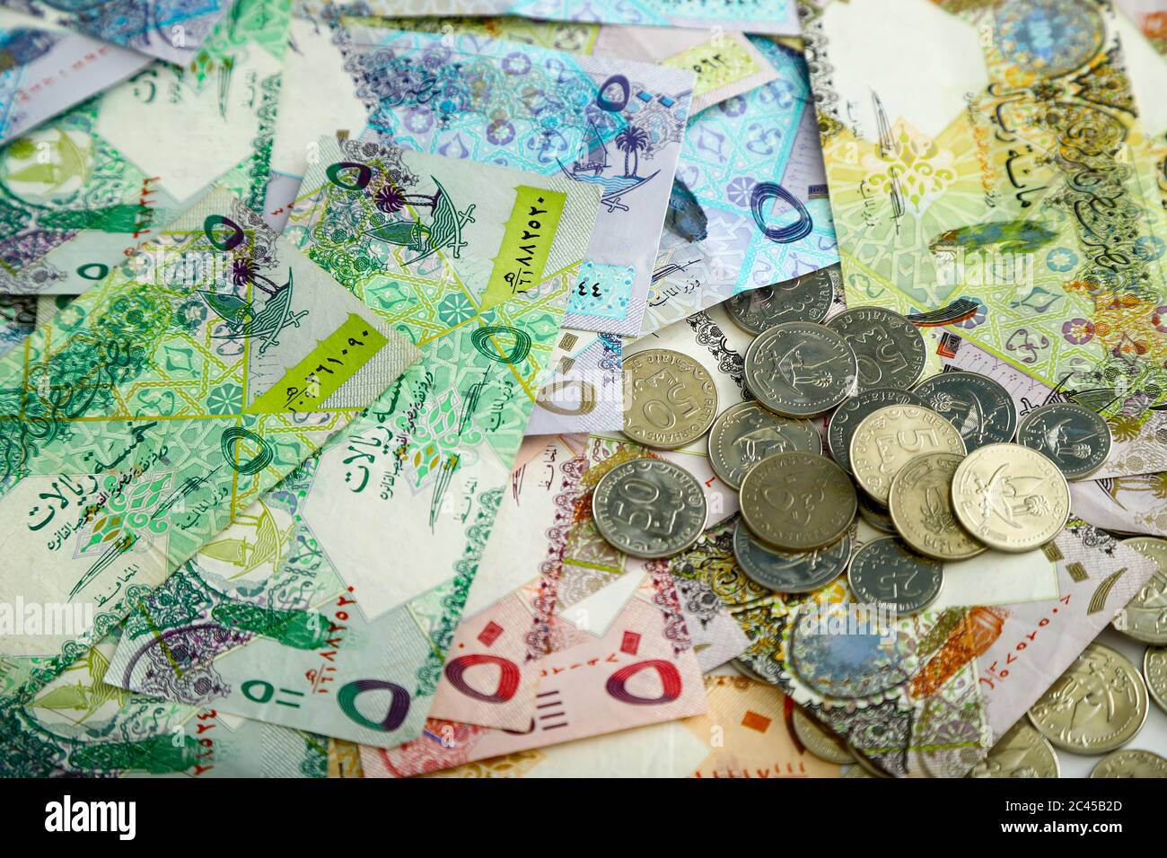 Qatar Currency Note and Coins , 500.100.50.10.5.1 Stock Photo - Alamy