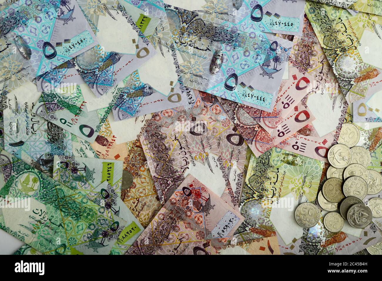 Qatar Currency Note and Coins , 500.100.50.10.5.1 Stock Photo - Alamy