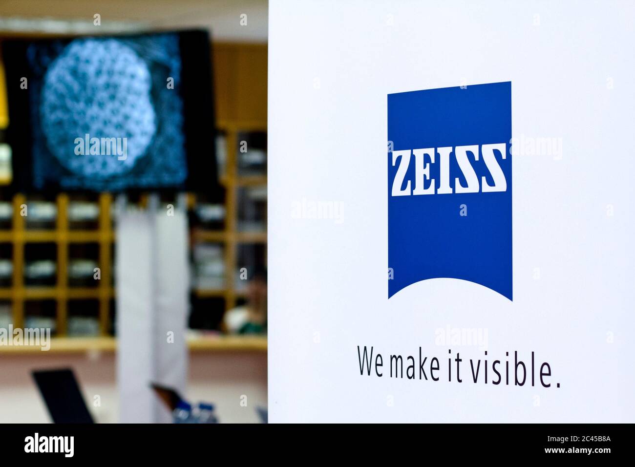 Carl zeiss symbol hi-res stock photography and images - Alamy