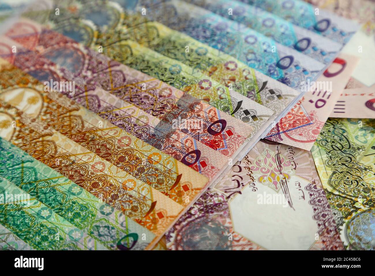 Qatar Currency Note and Coins , 500.100.50.10.5.1 Stock Photo - Alamy