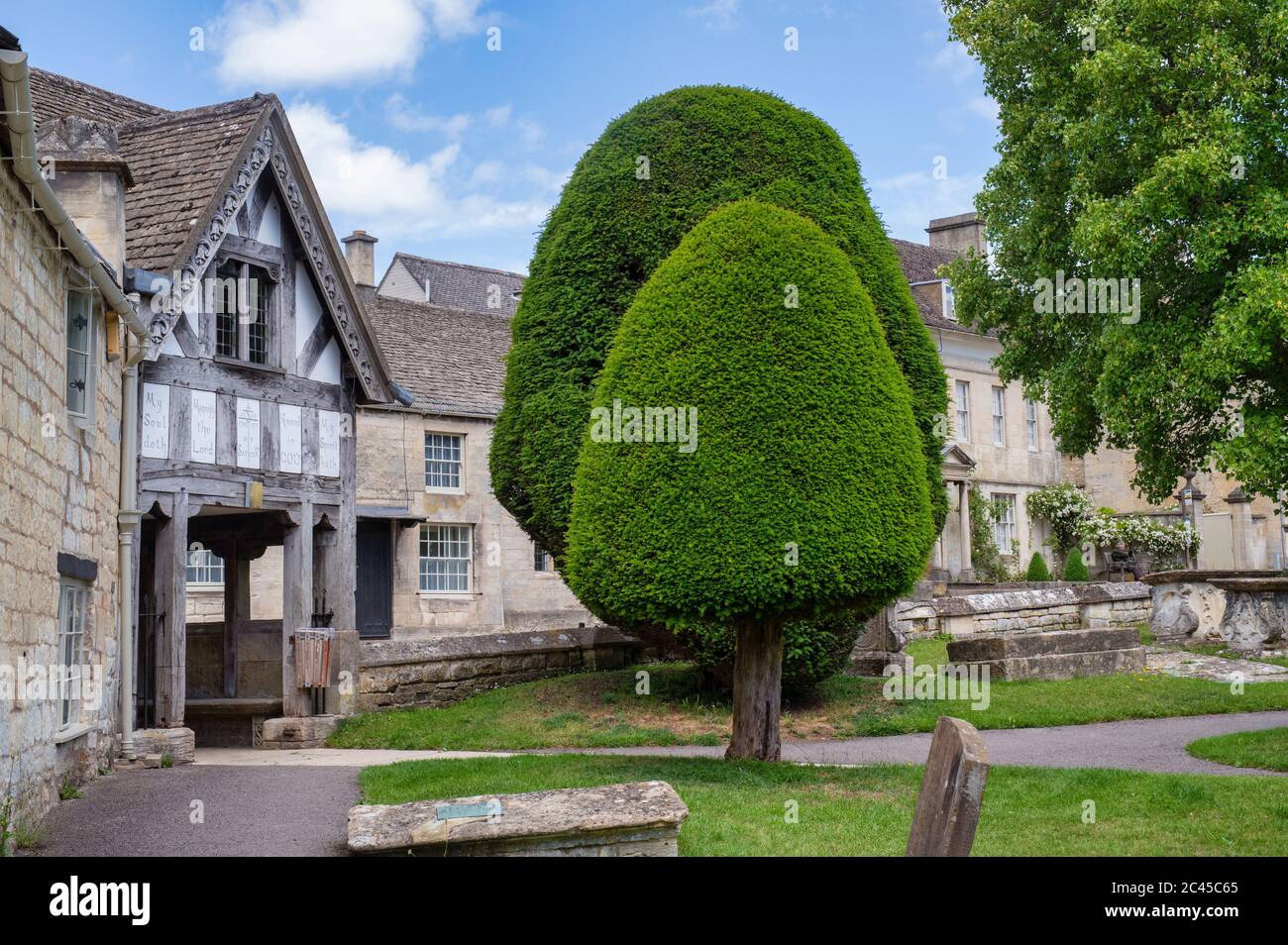 Lychgates hi-res stock photography and images - Alamy