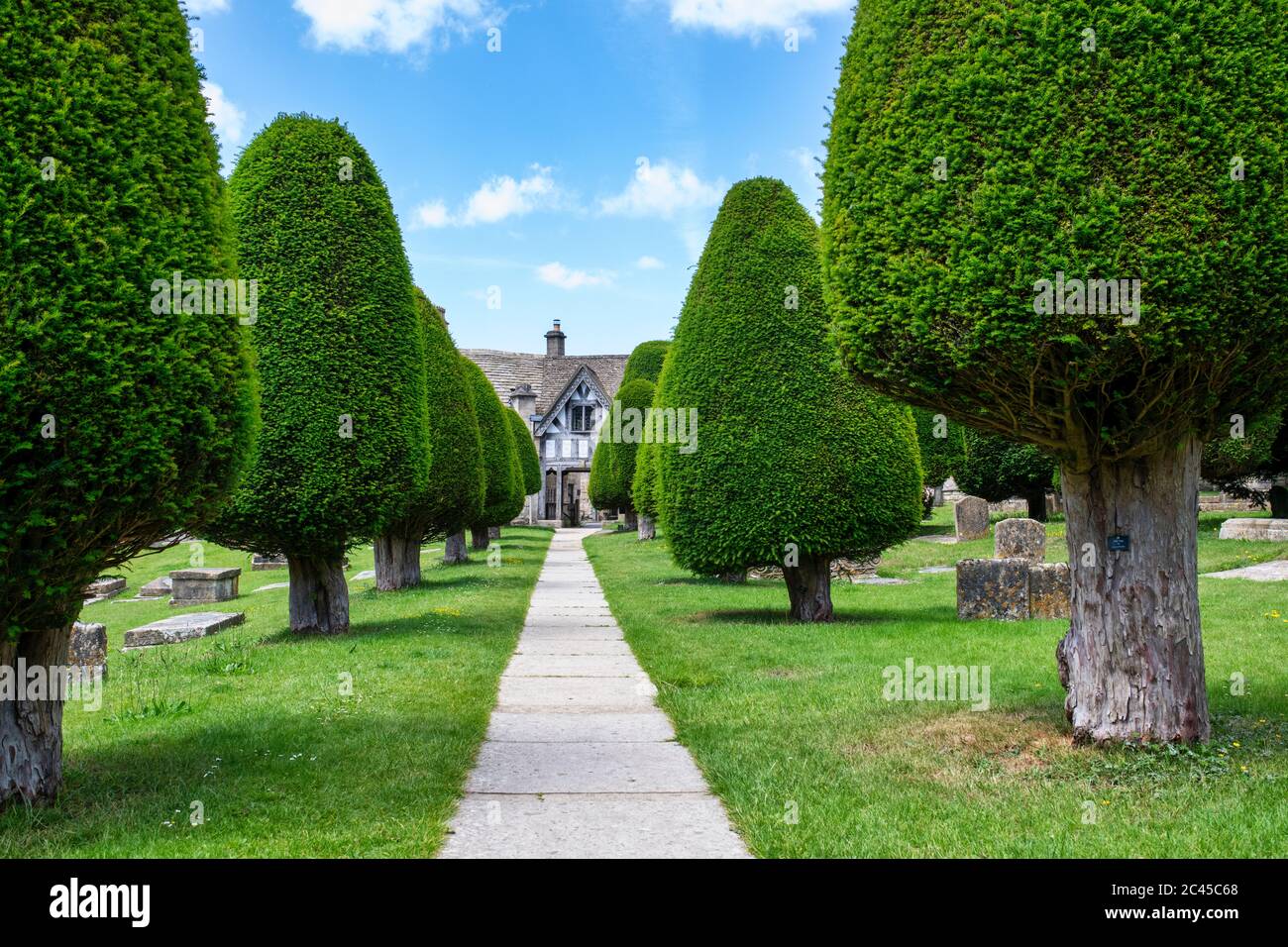 Lychgates hi-res stock photography and images - Alamy