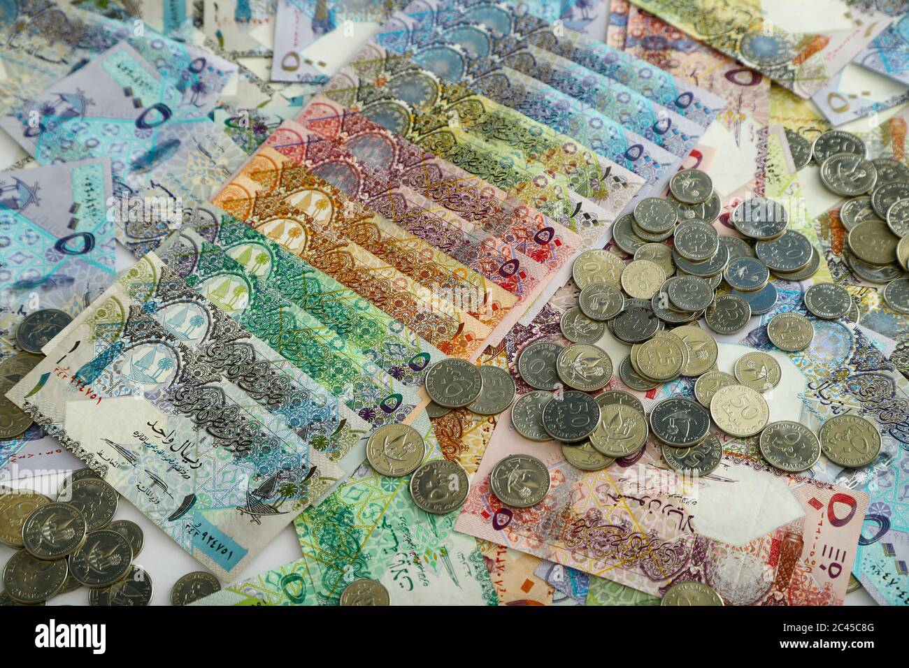 Qatar 100 rial hi-res stock photography and images - Alamy