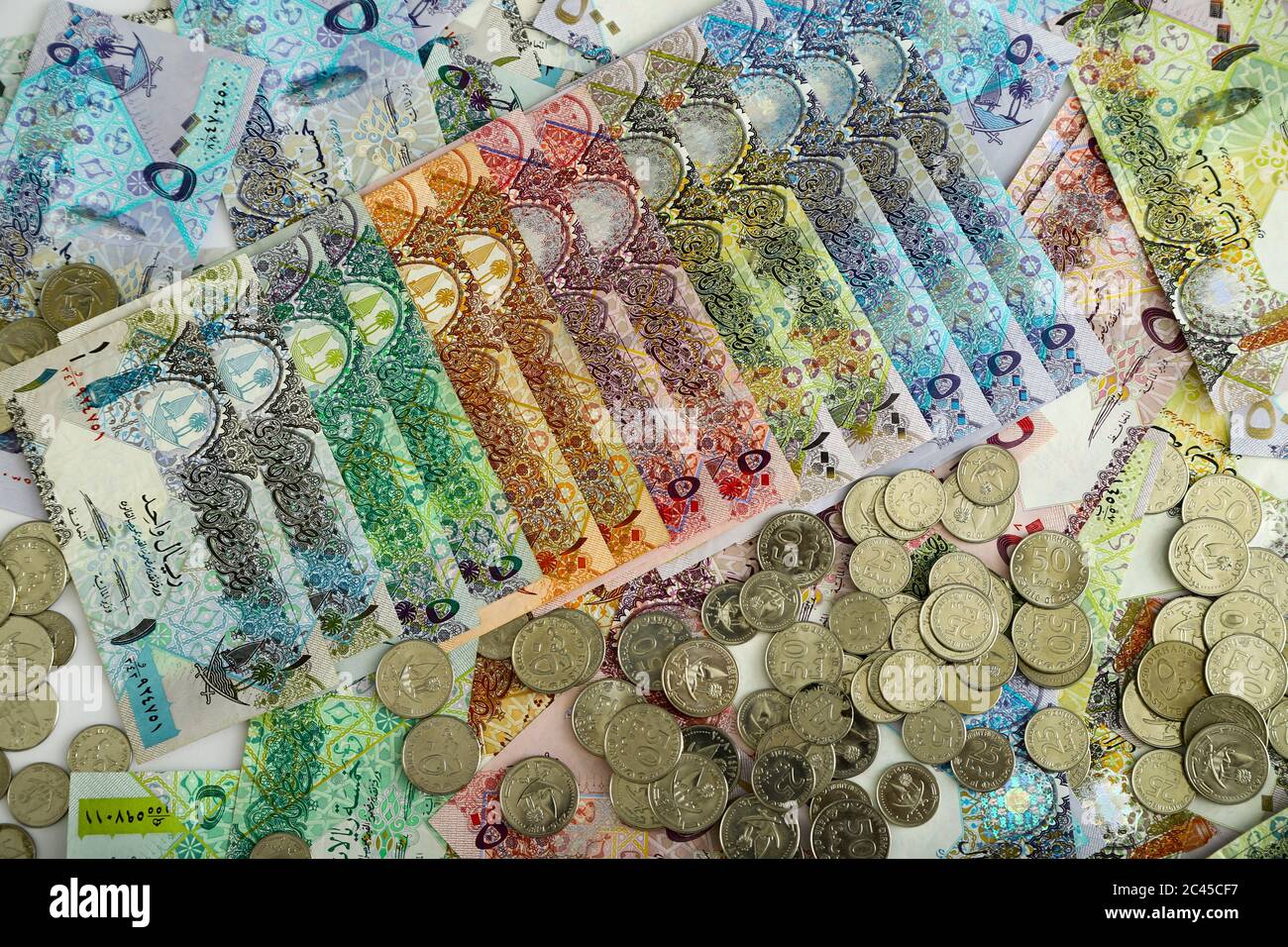 Qatar Currency Note and Coins , 500.100.50.10.5.1 Stock Photo - Alamy