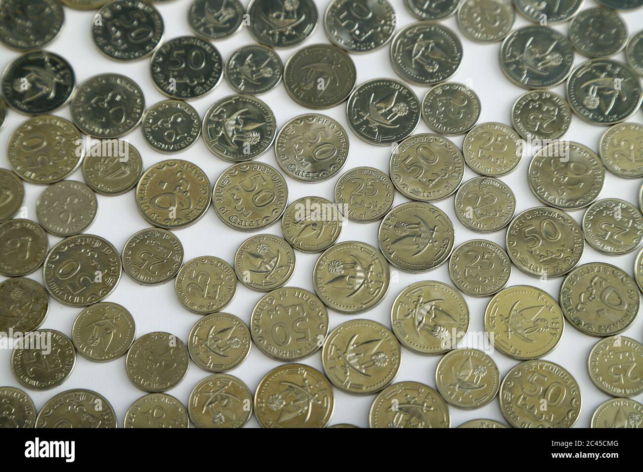 Qatar Currency Note and Coins , 500.100.50.10.5.1 Stock Photo - Alamy