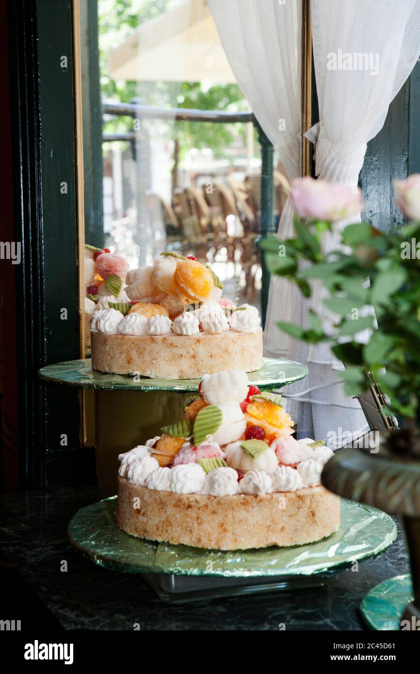 Two objects hi-res stock photography and images - Alamy