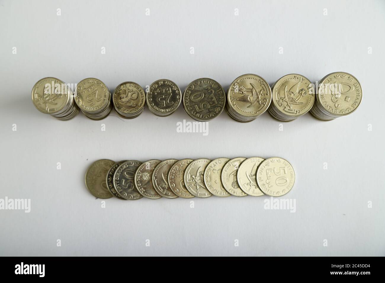 Qatar Currency Note and Coins , 500.100.50.10.5.1 Stock Photo - Alamy