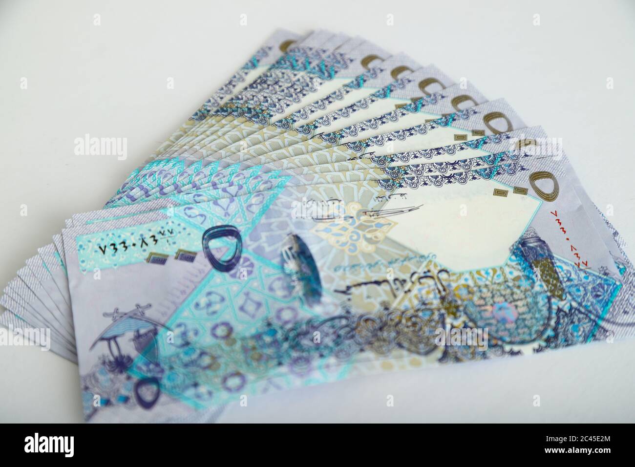 Qatar Currency Note and Coins , 500.100.50.10.5.1 Stock Photo - Alamy